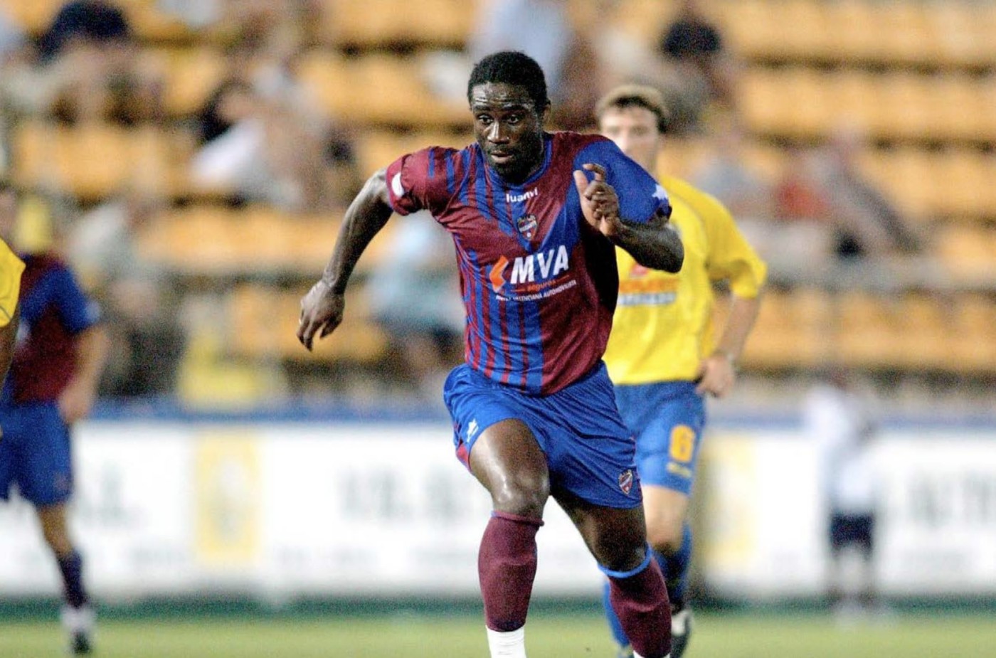 Félix Ettien, pura dinamita en el césped - Panenka