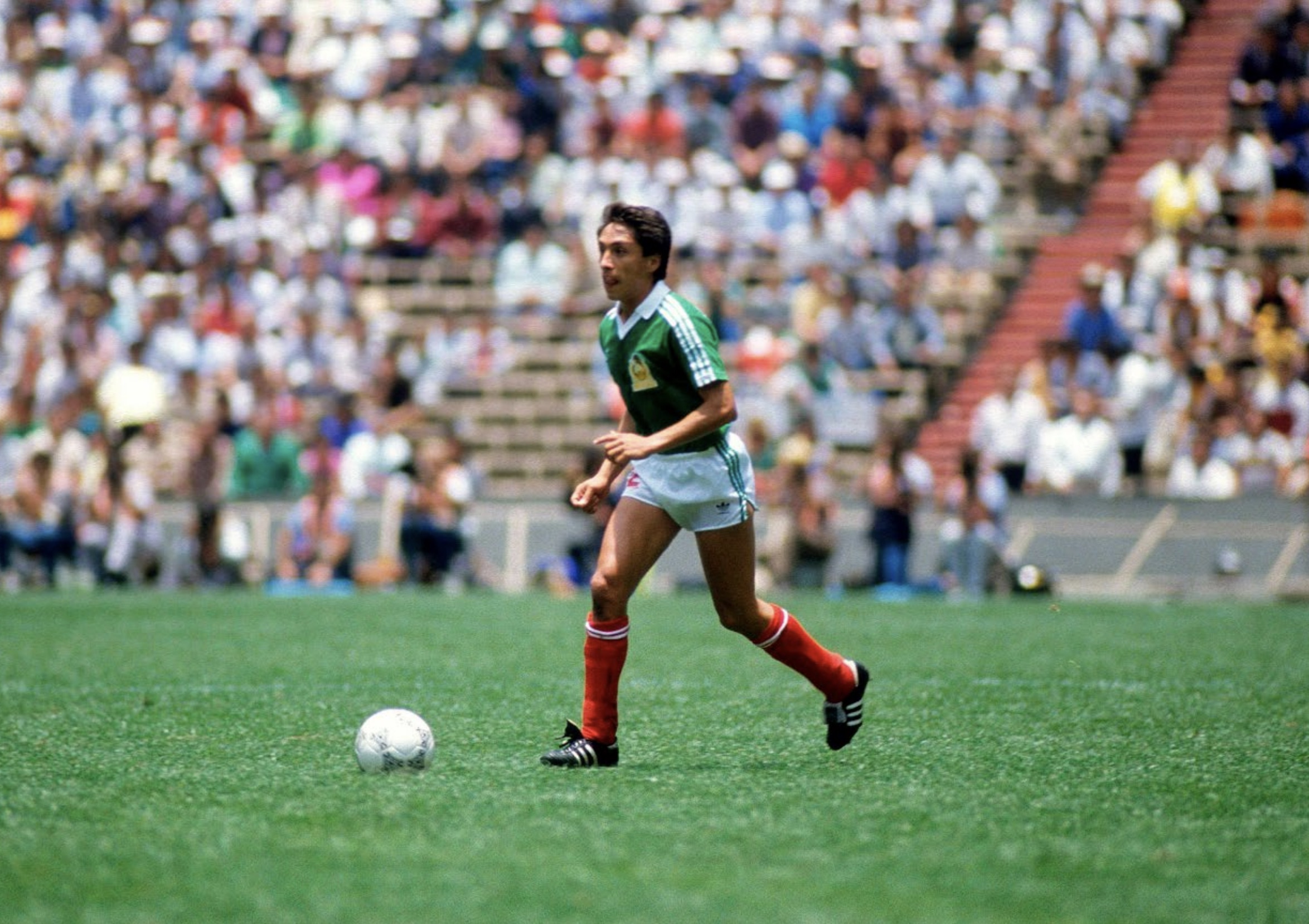 Manuel Negrete: suspendido en el aire - Panenka